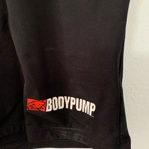 les mills | Tops | Les Mills Body Pump Cropped Workout Shirt Sz Sm ...